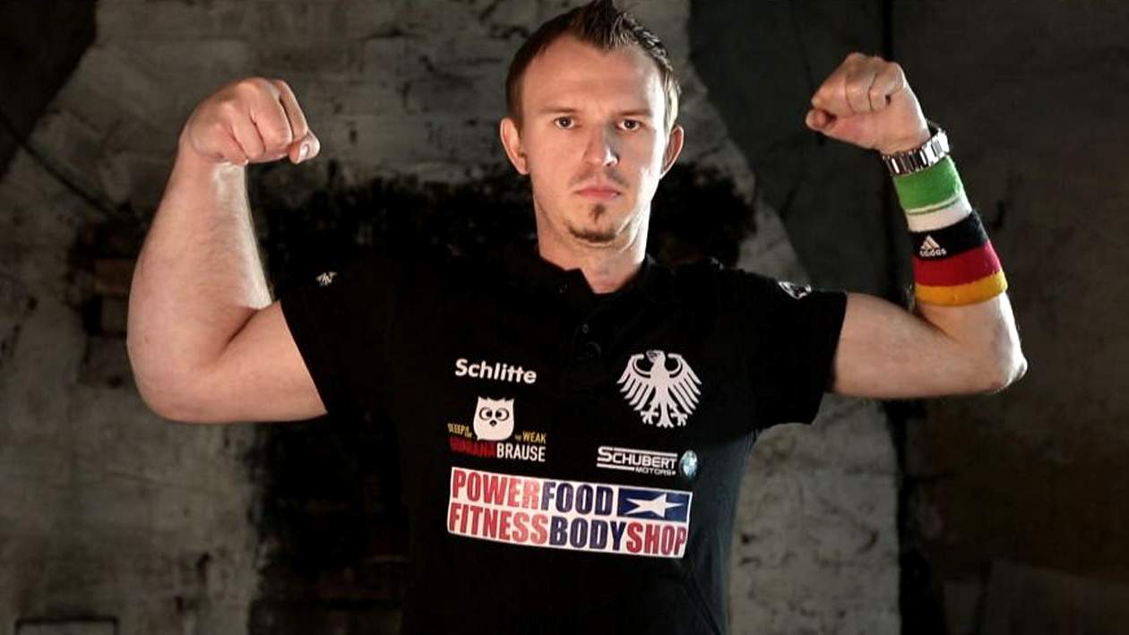 "Hellboy" Matthias Schlitte - der Mann mit dem starkem Arm | MENIFY Männermagazin