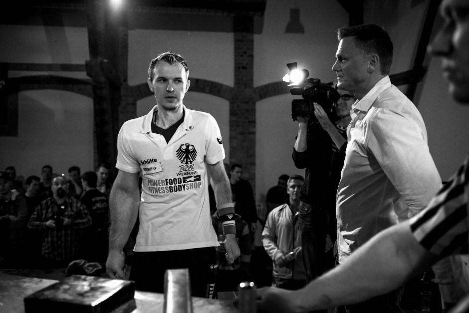 "Hellboy" Matthias Schlitte - der Mann mit dem starkem Arm | MENIFY ...