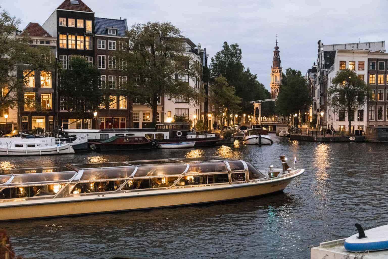 Amsterdam entdecken: Eine unvergessliche Grachtenfahrt | MENIFY Männermagazin